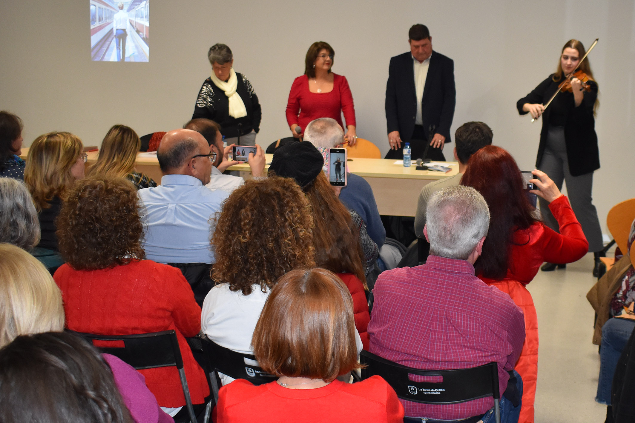 La comunicadora Lola Mateo presenta "¿Quién soy?”, su primera novela | Las Torres de Cotillas